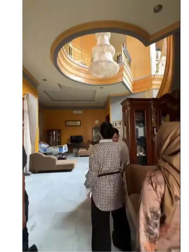 6 Potret Rumah Mat Solar 'Bajaj Bajuri', Sebelahan dengan Tol Cinere ...