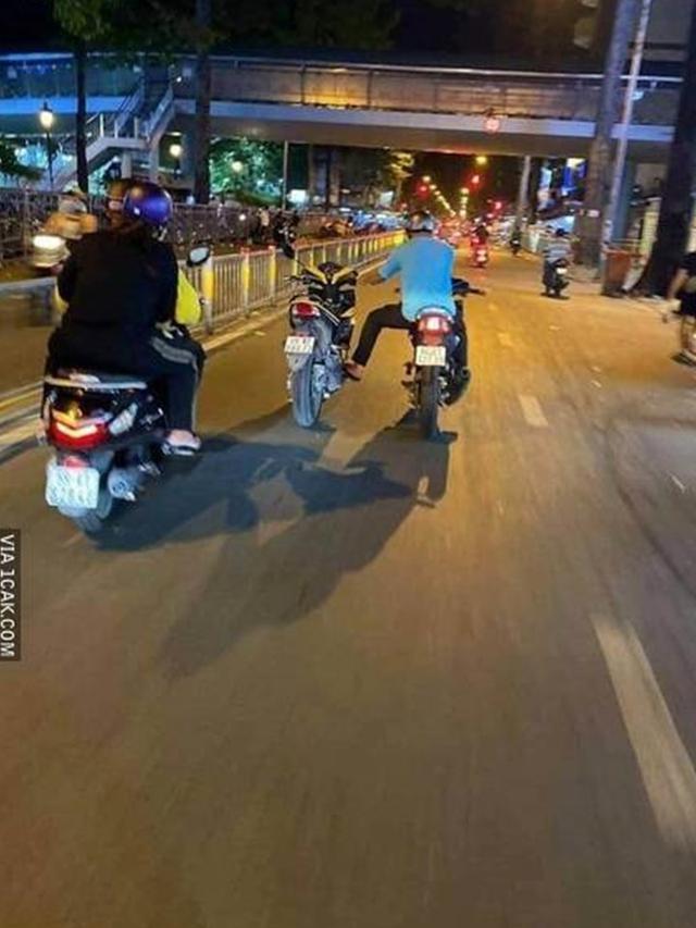 6 Aksi Orang Dorong Kendaraan di Jalan Raya Ini Bikin Geleng Kepala ...