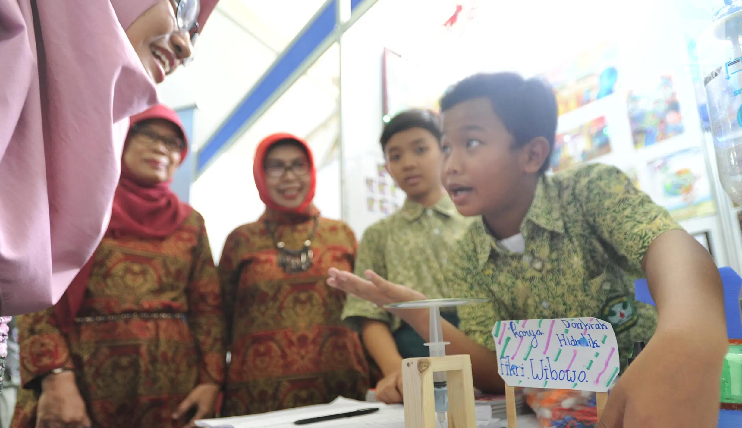 FOTO: Melihat Ciptaan Inovasi Murid SD dan SMP dalam PIF 2018 - Foto ...