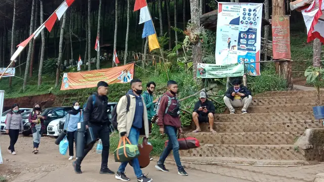 Kamping di Gunung Putri Lembang, Hawa Sejuk dan Pemandangan Keren - Regional Liputan6.com