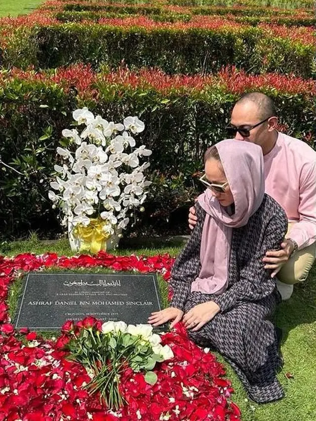 8 Potret BCL dan Noah Ziarah ke Makam Ashraf Sinclair, Tiko Aryawardhana Menemani - Hot Liputan6.com