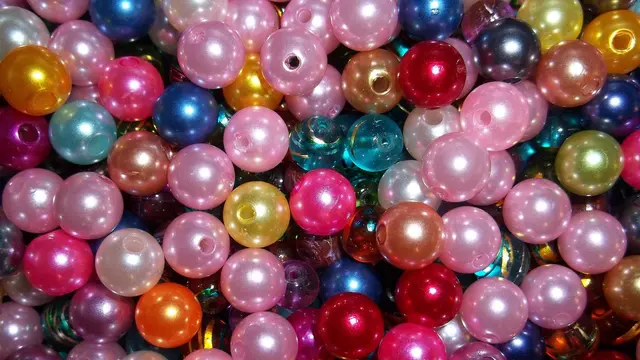 Meronce adalah Kegiatan Merangkai Benda dengan Seutas Tali, Kenali ...