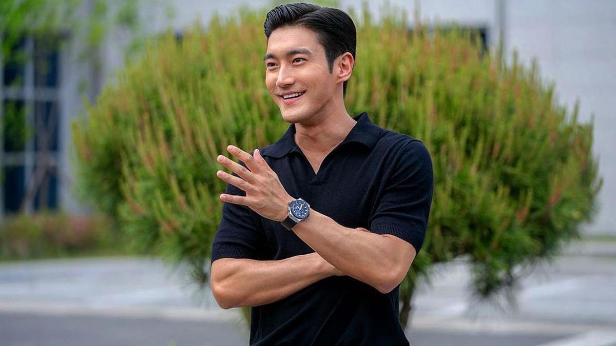 Gaya Siwon Super Junior dengan Style Semi Formal, Bak CEO Muda - Foto ...
