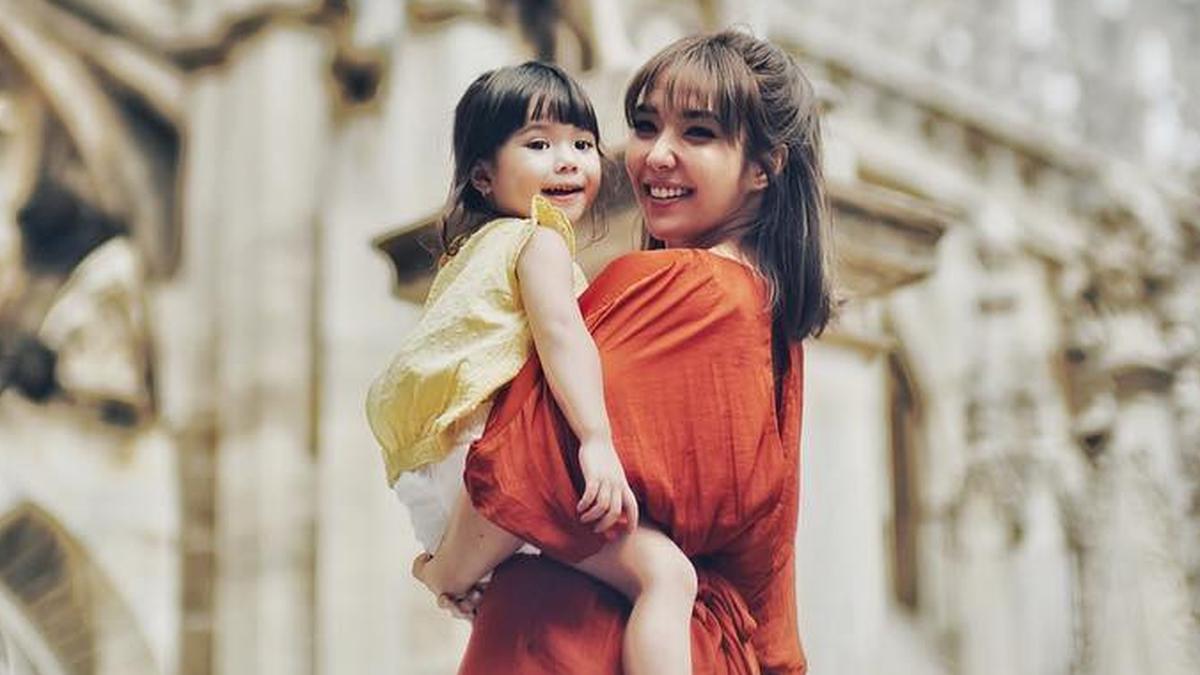 Lucu, Anak Gading Marten dan Gisella Anastasia Ketularan Virus Tik Tok - ShowBiz Liputan6.com