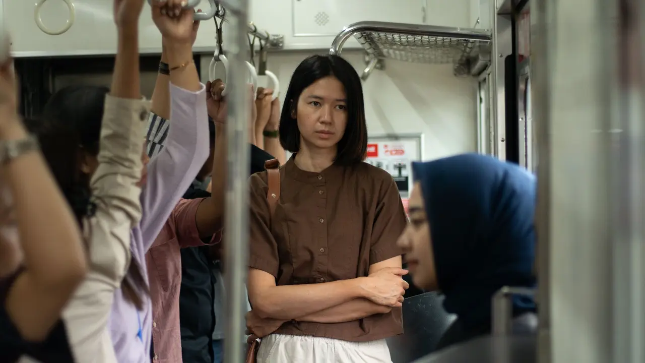 Resensi Film Sleep Call: Tragedi Pinjol dengan Laura Basuki Sebagai ...