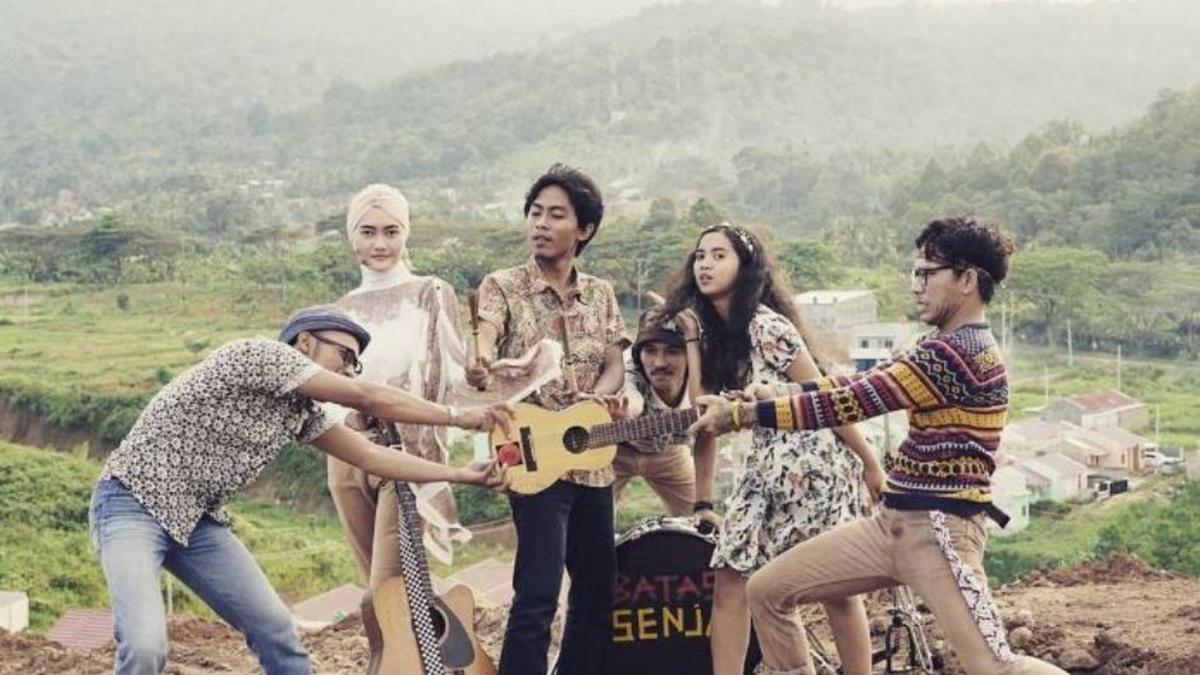 Alenia, Debut Single Album Terbaru Batas Senja - ShowBiz Liputan6.com