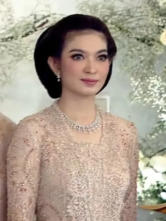 Potret Anggun Selvi Ananda Saat Pakai Kebaya, Istri Cawapres Gibran Rakabuming - Foto Liputan6.com