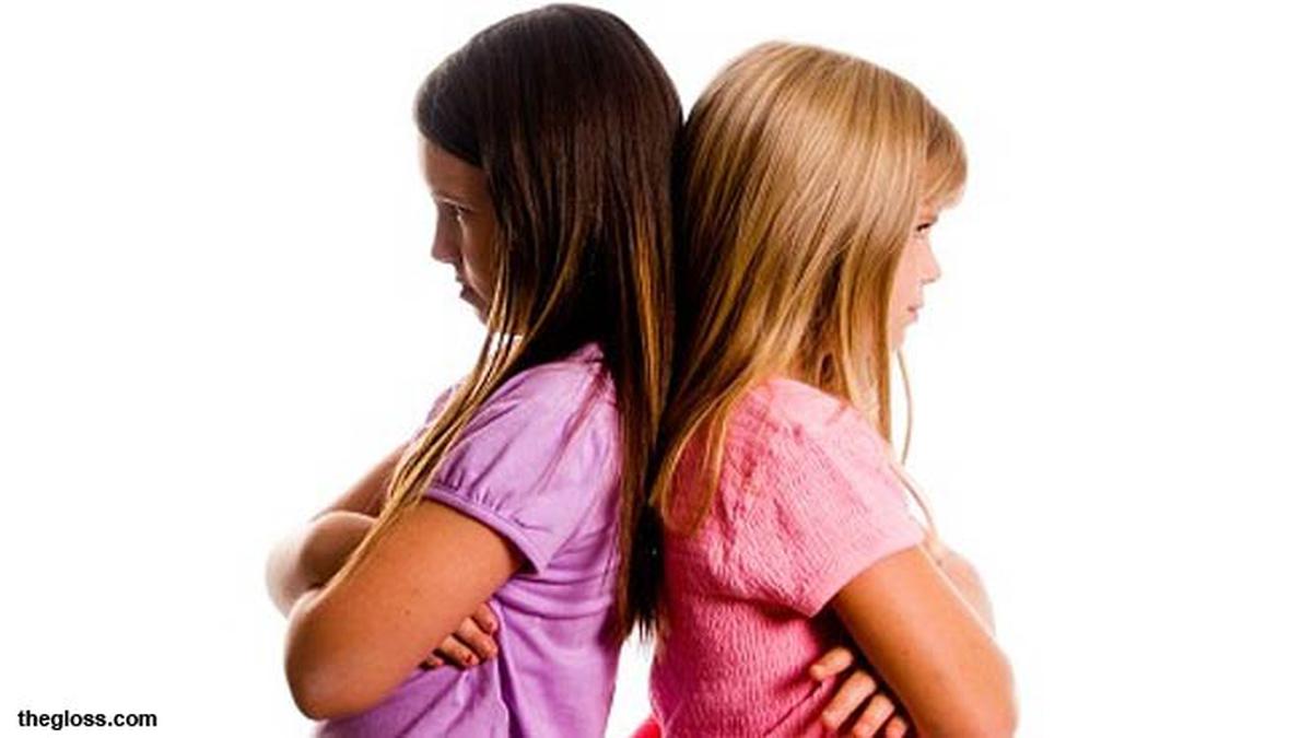 Ketika Gadis Culun Sering Dipanggil `Pelacur` oleh Teman Pacarnya ...