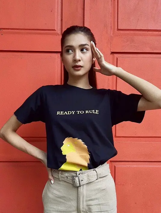 FOTO: Gaya Kasual Mikha Tambayong, Simpel dan Stylish - Foto Liputan6.com