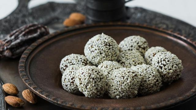 40 Kue Tradisional Indonesia yang Otentik, Camilan Lezat Berbagai Daerah