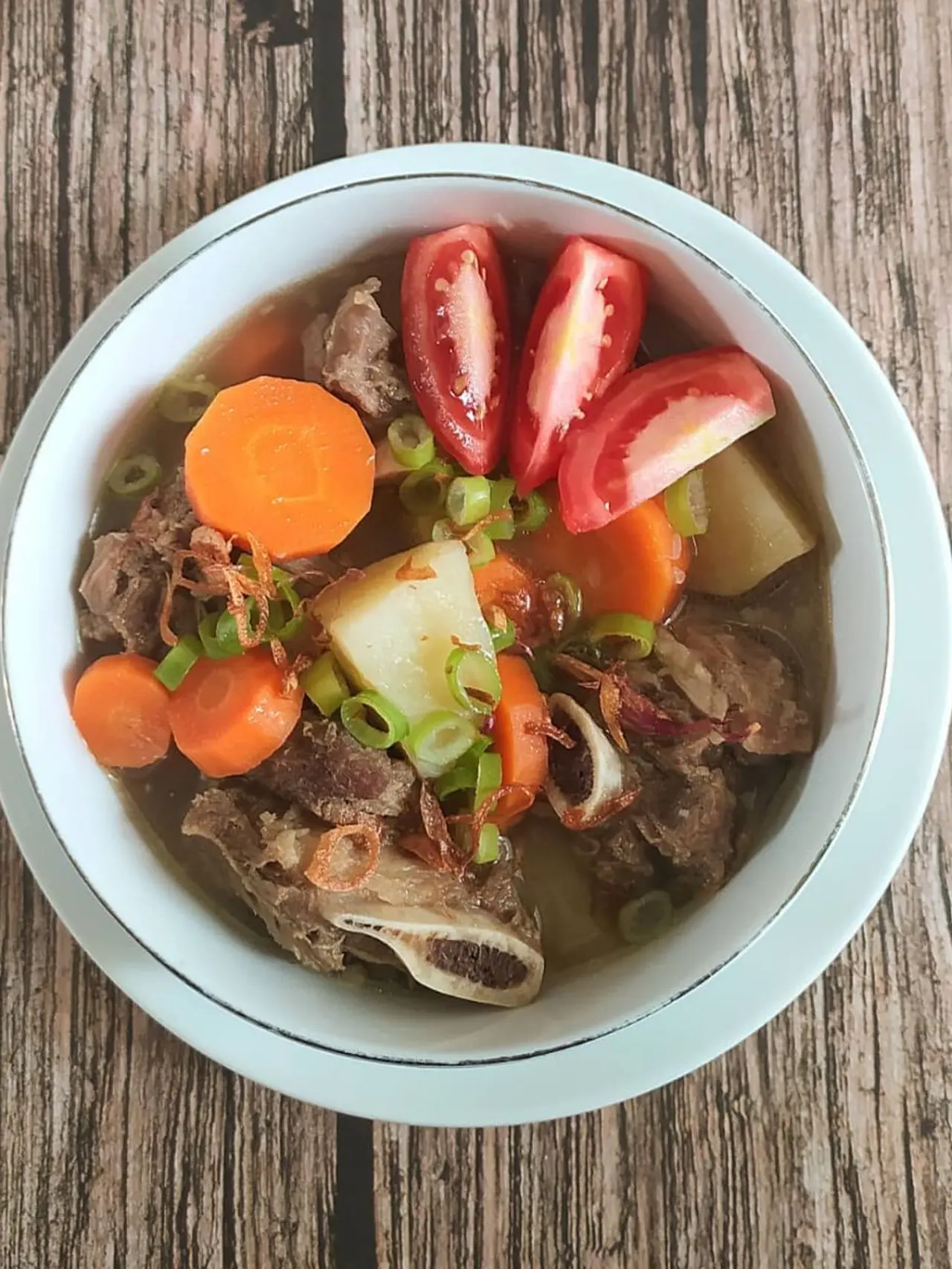 Resep Sop Iga Sapi Sederhana dan 5 Variasinya, Lezat dan Menghangatkan - Feeds Liputan6.com