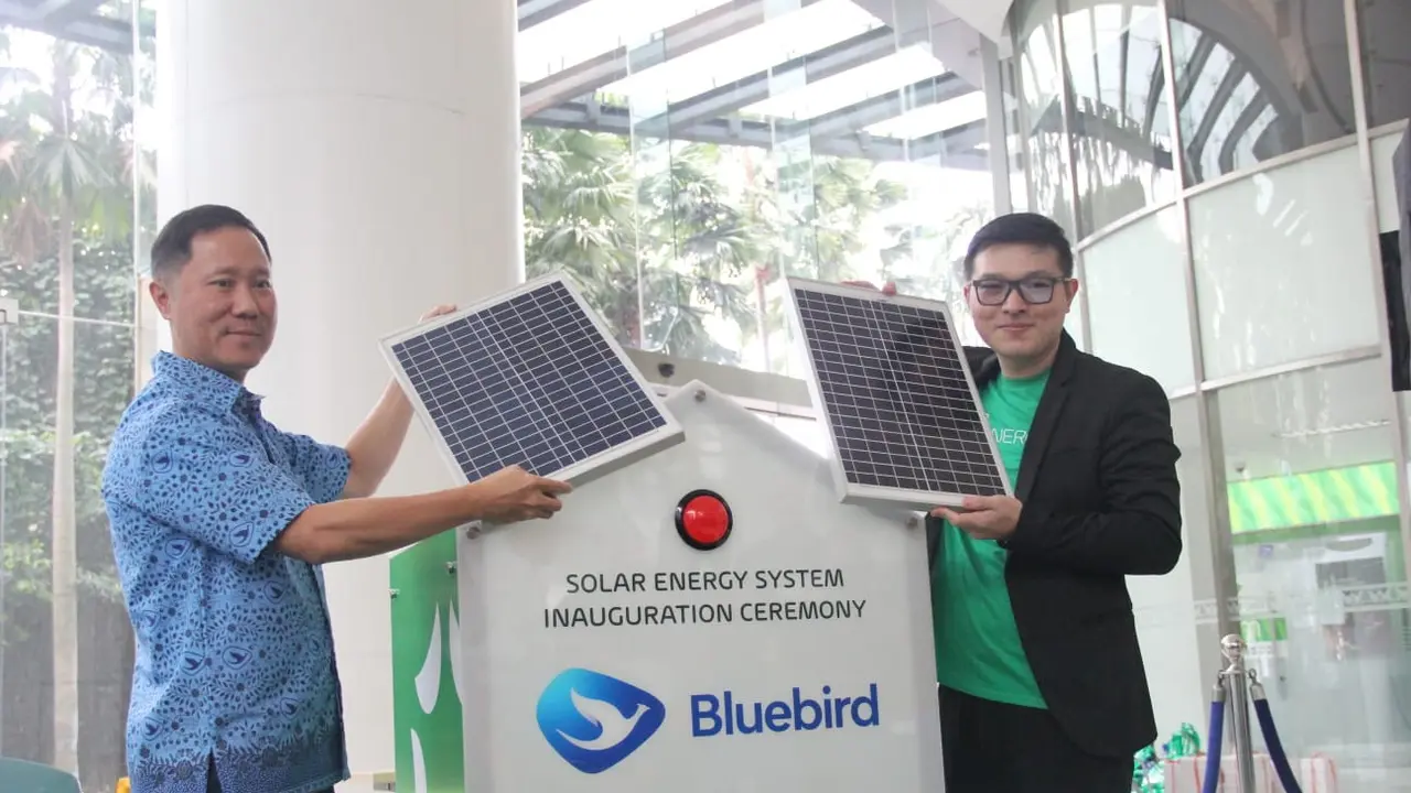 Pasang PLTS, Bluebird Reduksi Emisi Karbon 1.967 Ton CO2 per Tahun ...