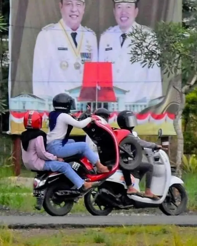 10 Potret Santuy Cewek Naik Motor, Gayanya Sungguh Bikin Tercengang - Motor Otosia.com