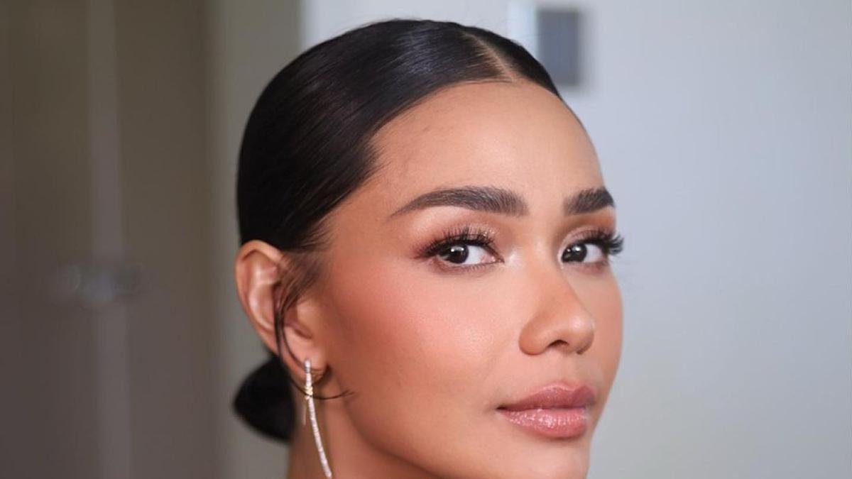 Detail Makeup Glowing Adinia Wirasti yang Resmi Menikah dengan Aktor ...