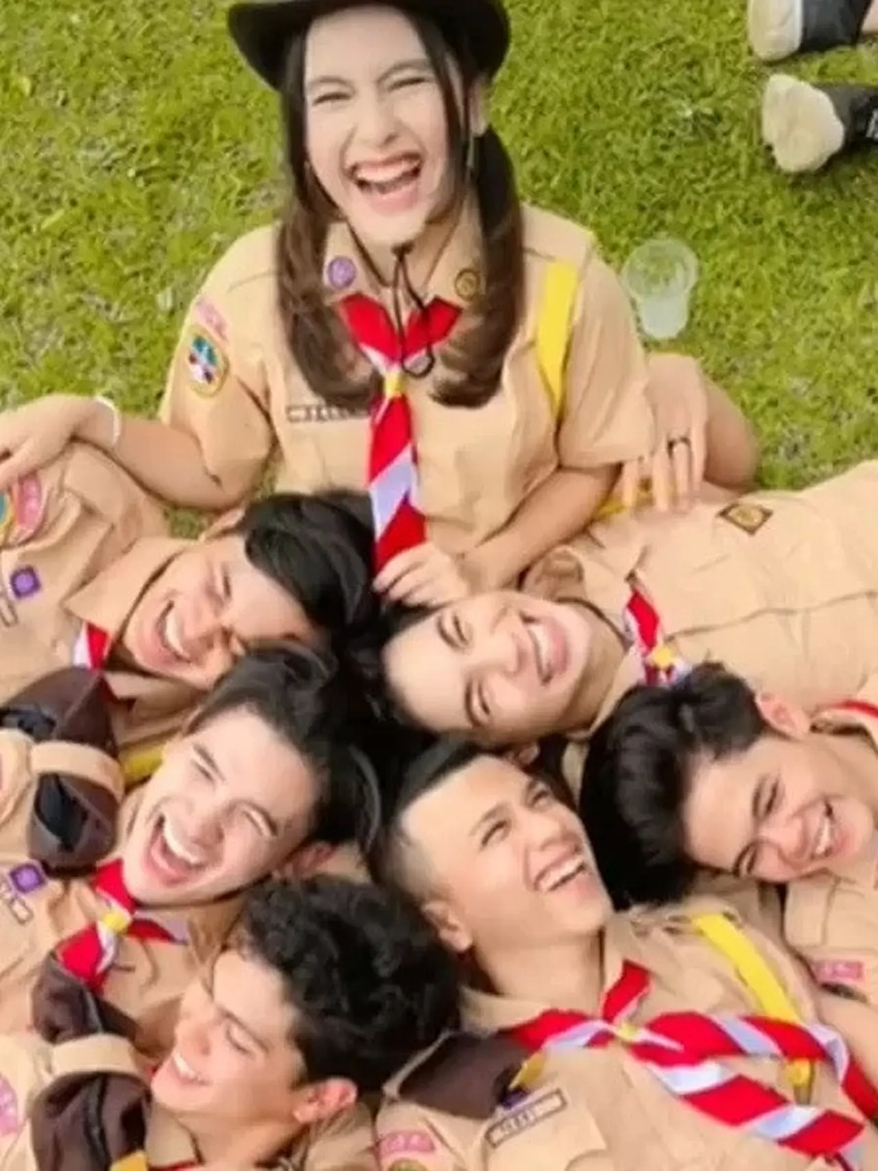 6 Foto Jadul Pesinetron Cewek Saat Pakai Seragam Pramuka Ini Curi ...