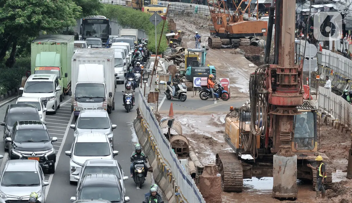 FOTO: Proyek Underpass Senen Extension Bikin Macet Jalanan - Foto ...