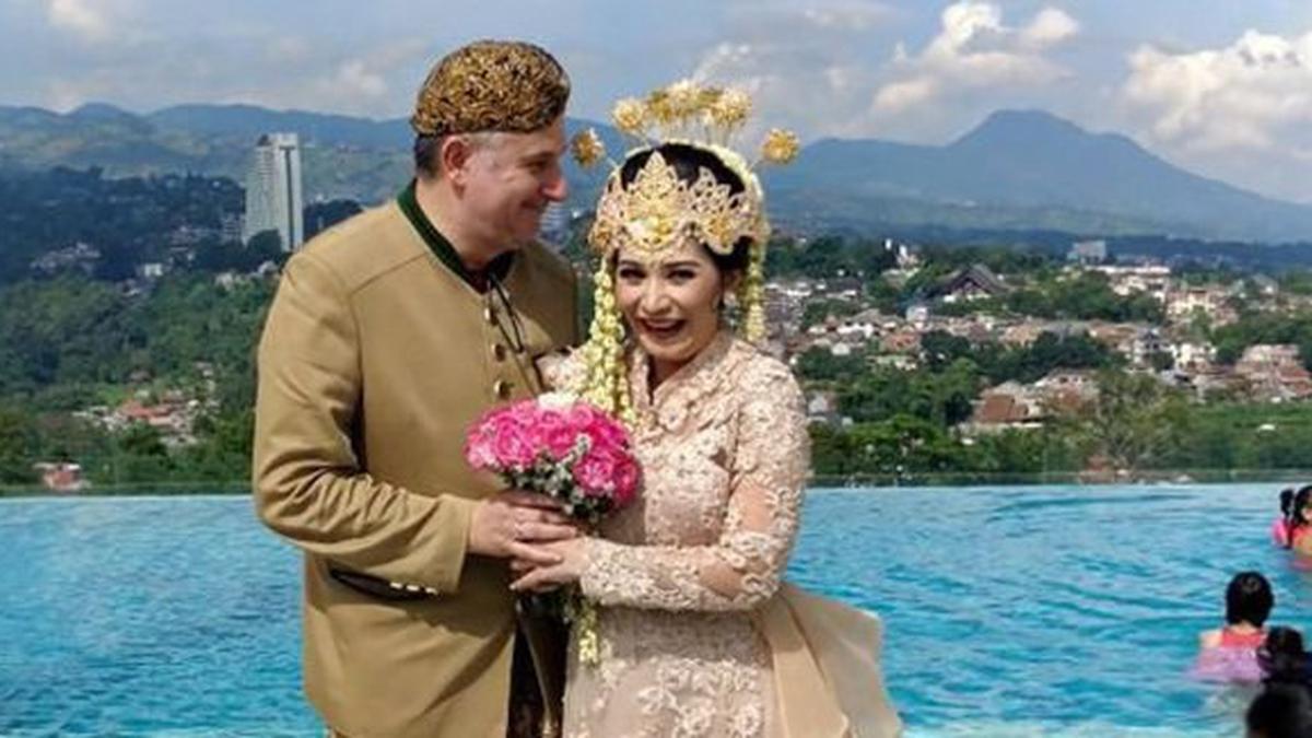 Sah! Baby Margaretha Resmi Punya Suami Christian Bradach