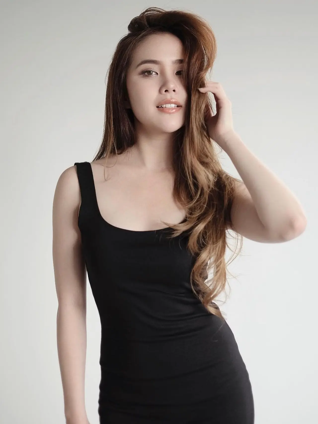 10 Potret Agatha Chelsea yang Flawless dan Elegan Saat Pakai Busana ...