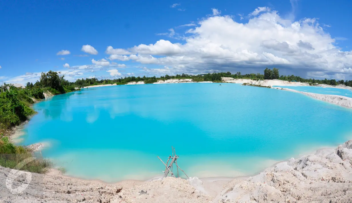 Danau Kaolin, Danau dengan Pemandangan Menakjubkan dari Belitung - Foto ...