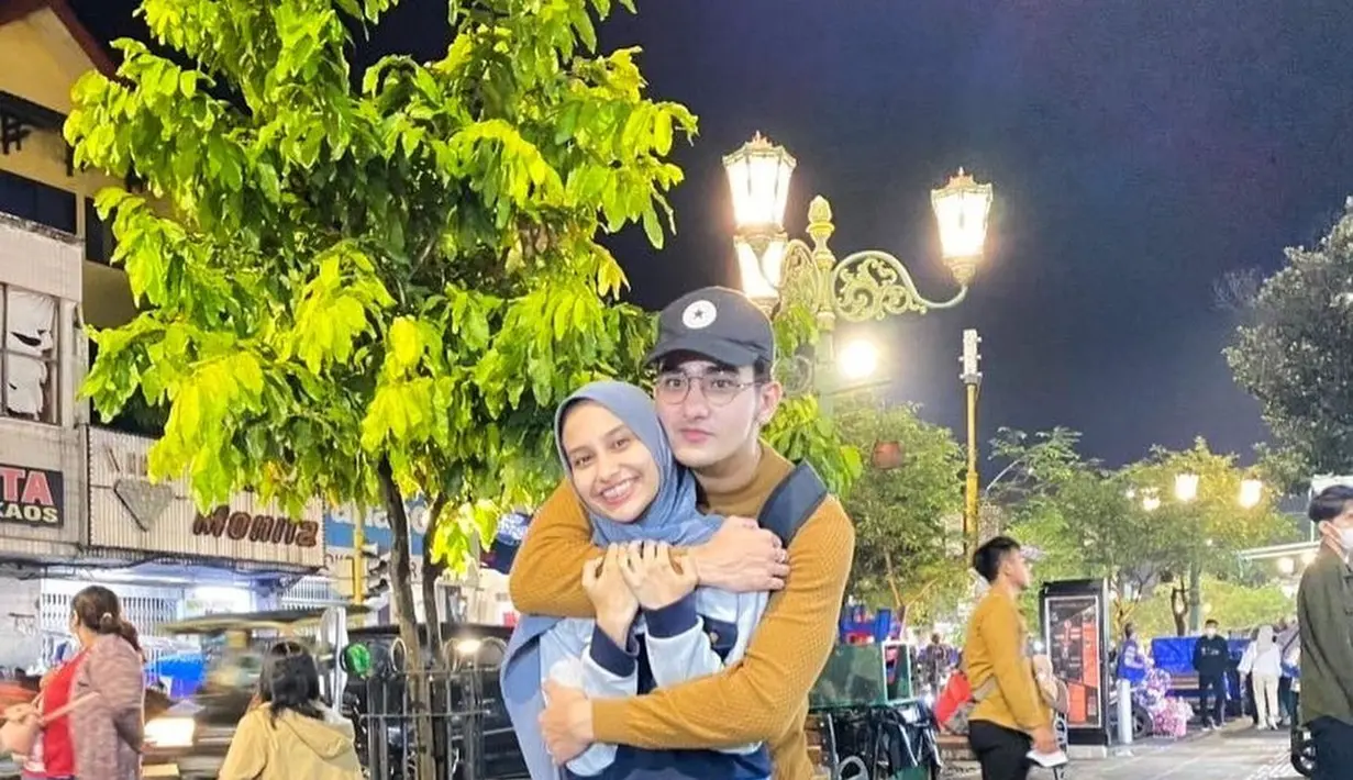 Keakraban Mahdy Reza dengan Adiknya, Banyak Momen yang So Sweet - Foto Liputan6.com