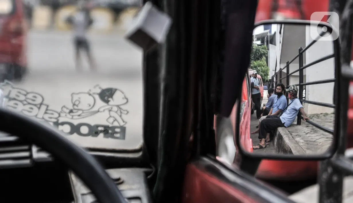 FOTO: Angkot Non-Jak Lingko Dilanda Sepi Penumpang - Foto Liputan6.com