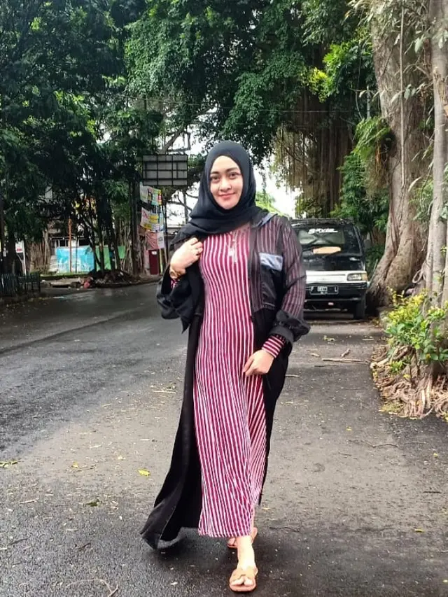 Mantap Berhijab, Ini 7 Potret Zeda Salim yang Jarang Tersorot - Hot ...