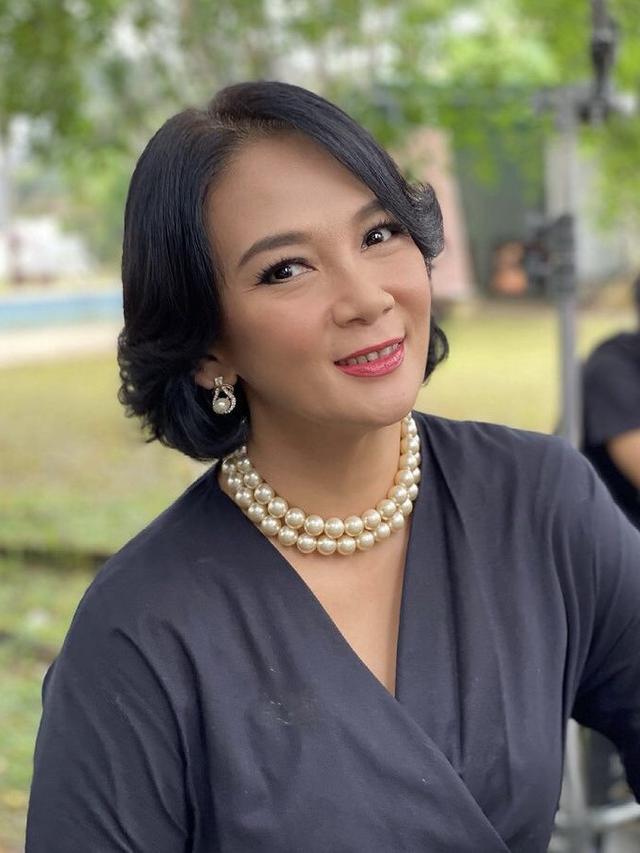 5 Potret Gaya Dian Nitami yang Tetap Awet Muda di Usia 50 - Fashion ...