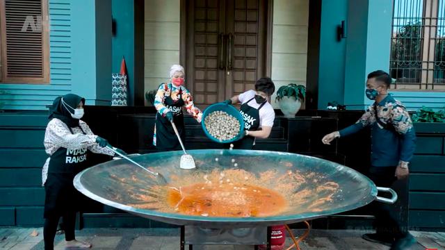 Aurel Ngidam, Ini 7 Momen Atta Halilintar Masak 1.500 Bakso Mercon ...
