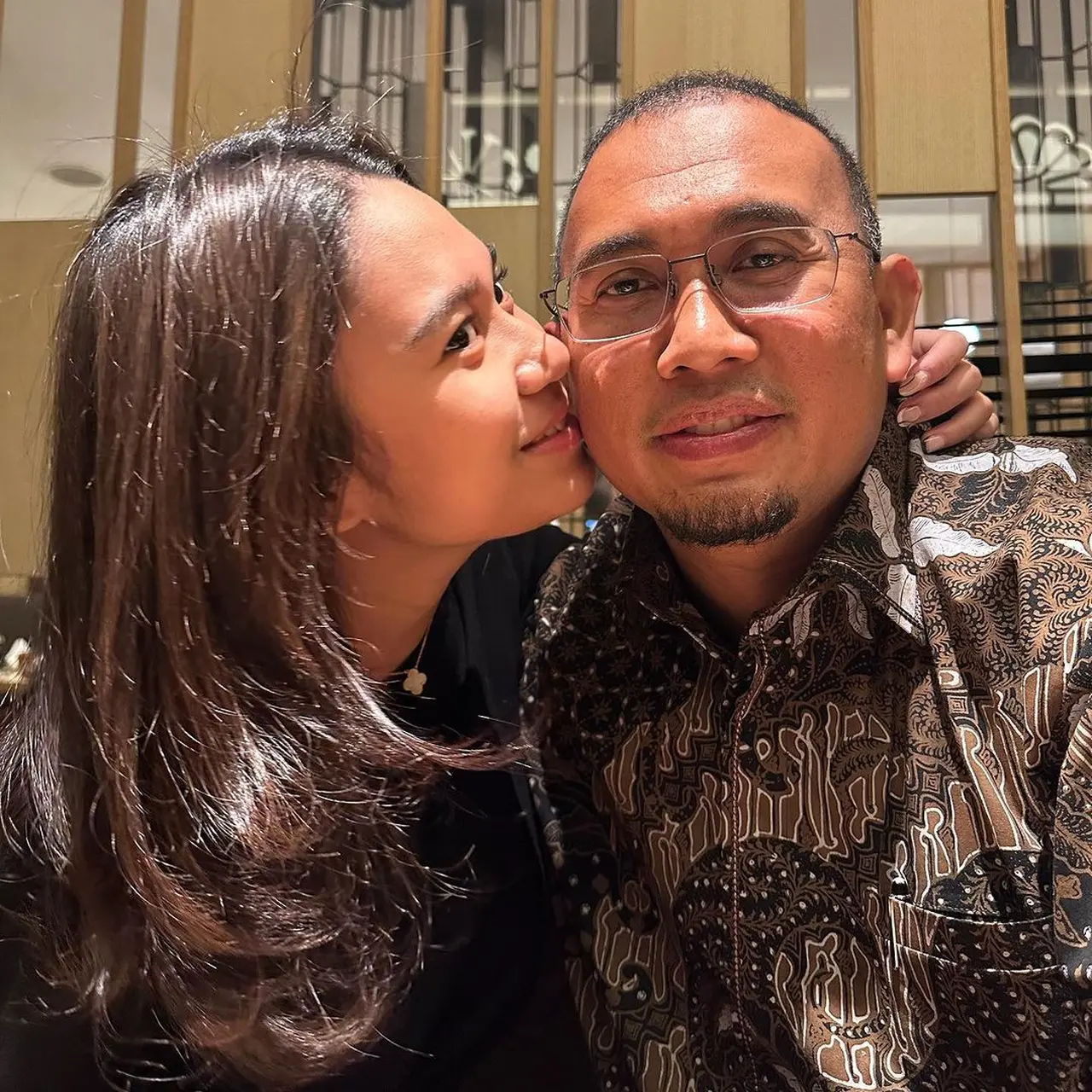 Anaknya Menikah di Usia 19 Tahun, Ini 6 Potret Andre Rosiade dan Azizah Salsha - Hot Liputan6.com