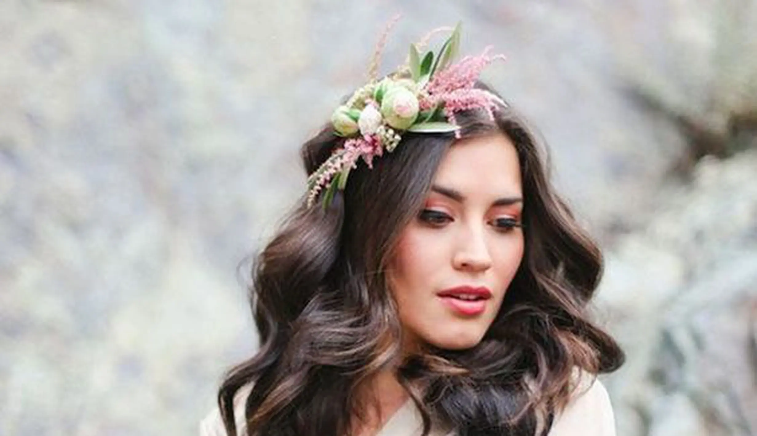 Mempesona: Ragam Mahkota Bunga Cantik Cocok untuk Pengantin - Photo ...