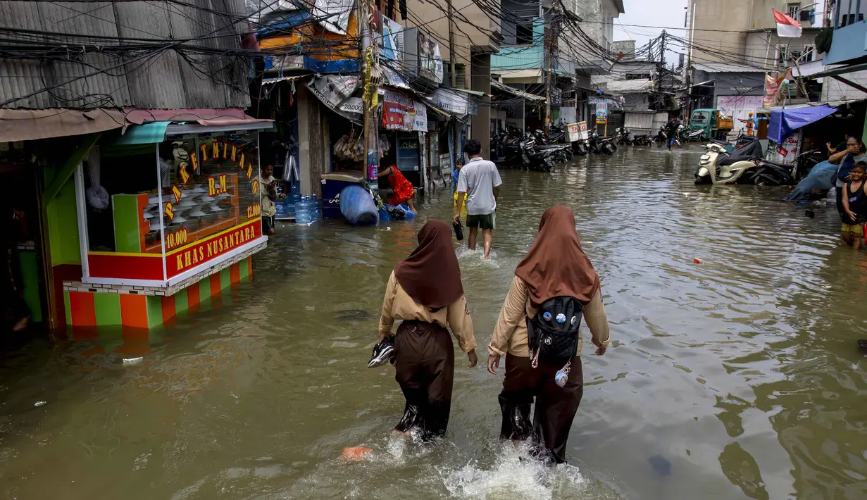 Banjir Rob Rendam Kawasan Muara Baru Jakarta, Warga Diminta Waspada