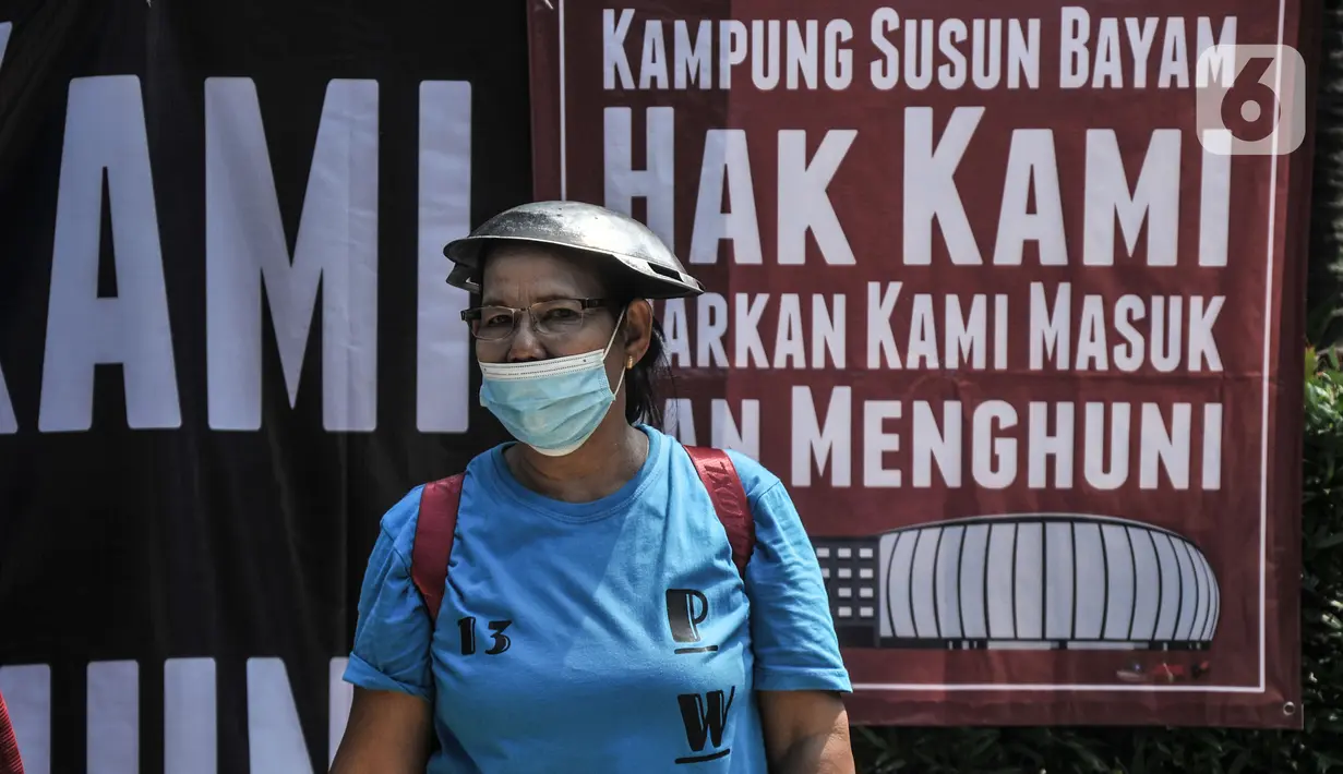 Aksi Warga Kampung Bayam Buka Tenda Darurat di Balai Kota - Foto Liputan6.com