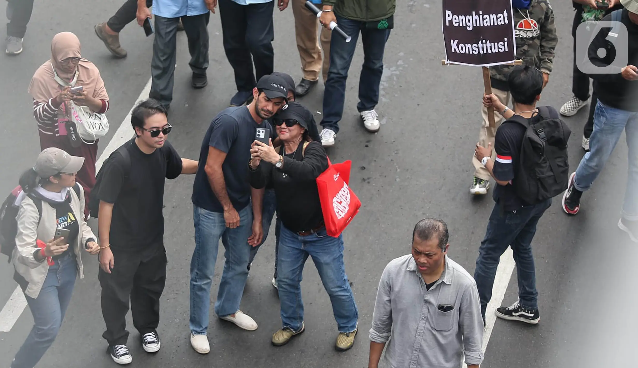Mengaku Resah, Reza Rahardian Ikut Turun ke Jalan Tolak Revisi UU ...
