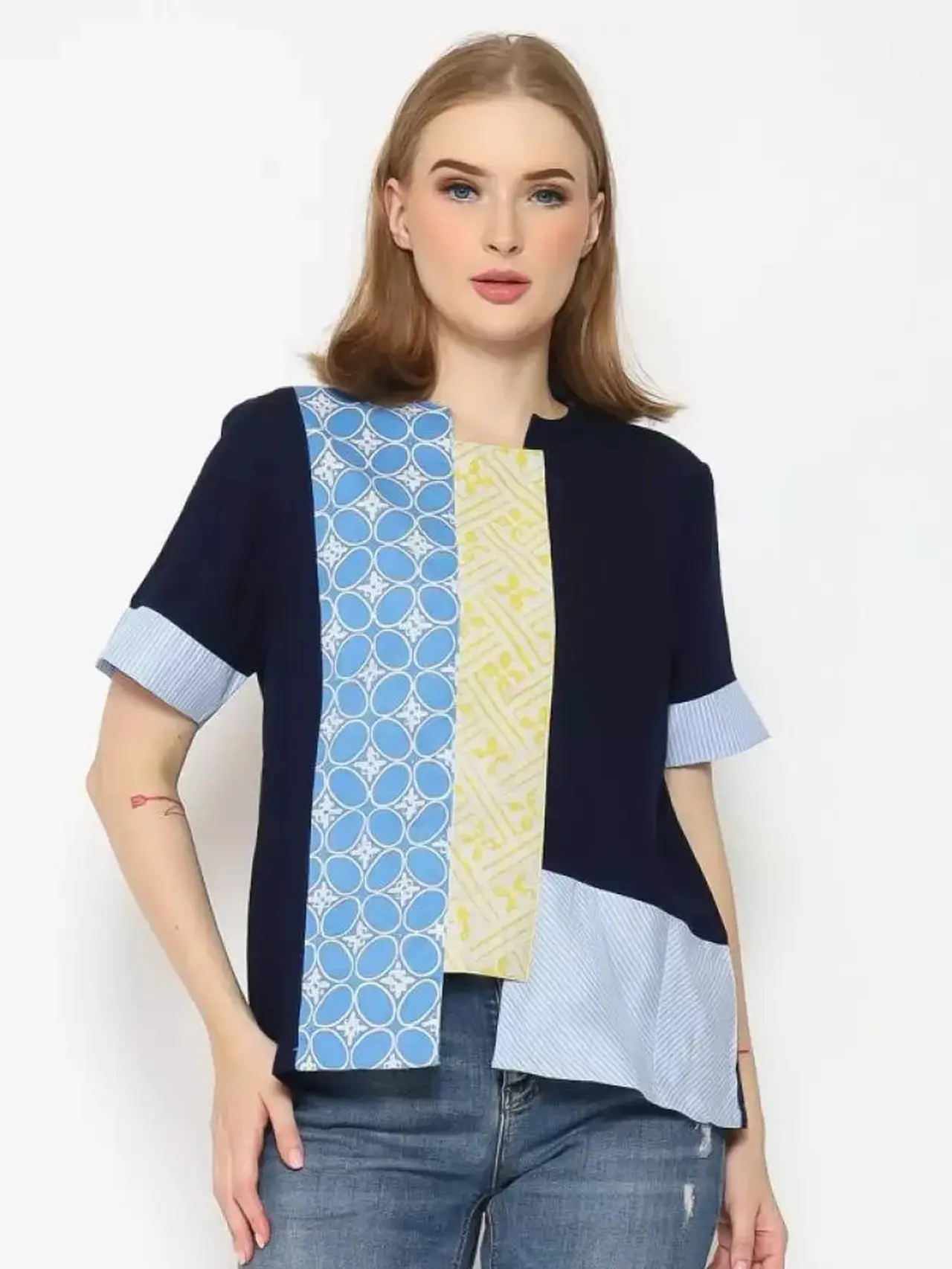 5 Model Baju Batik Kombinasi untuk Wanita, Berkesan Lebih Elegan dan Cantik