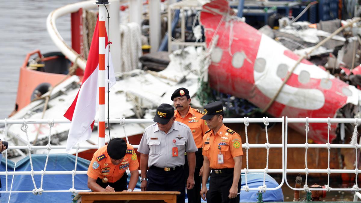 Bukan Cuaca atau Perizinan, Ini Penyebab AirAsia QZ8501 Jatuh