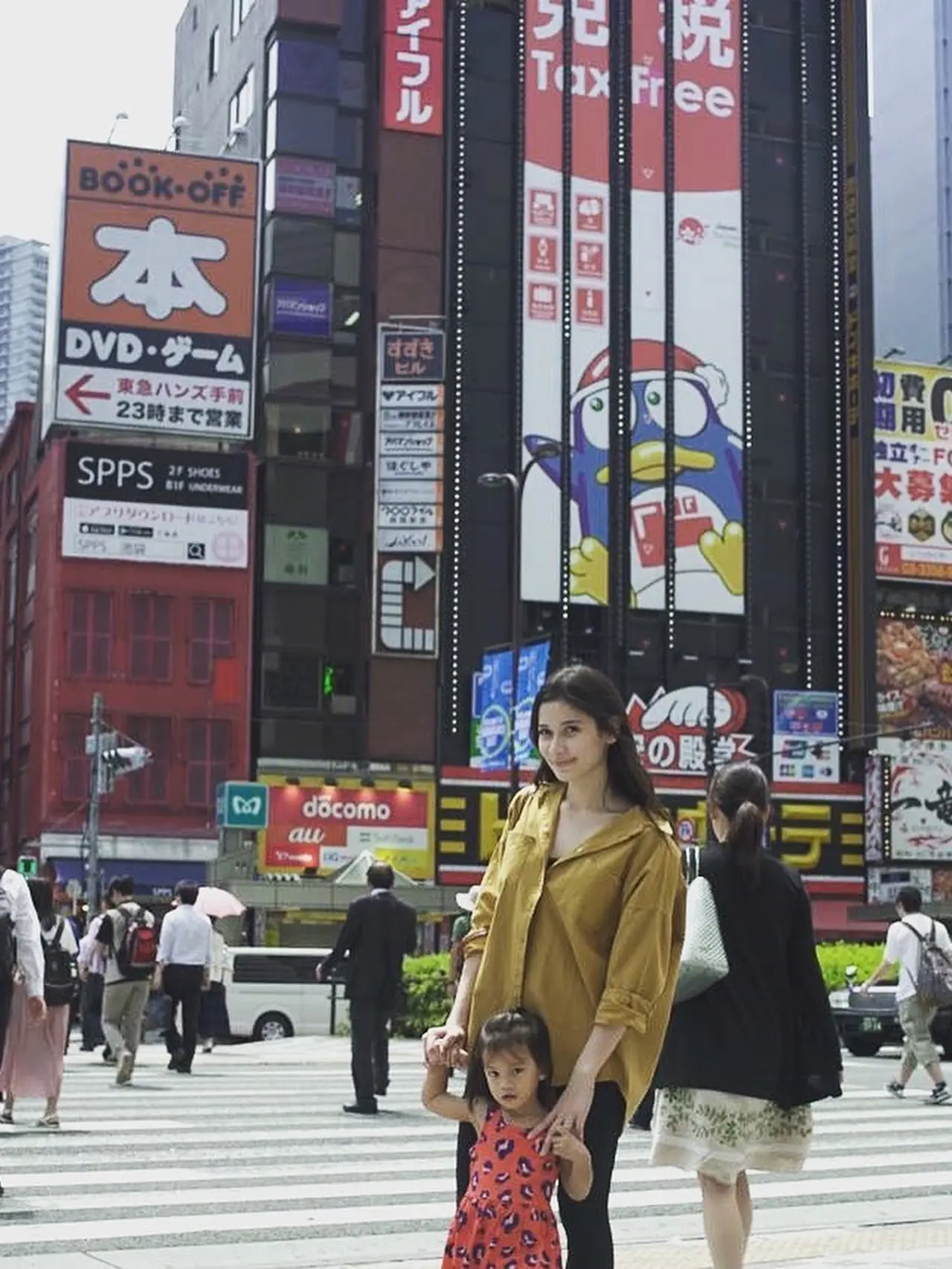 Jadi Ibu Tetap Awet Muda, Ini 6 Potret Iris Wullur Mantan Artis FTV Momong Tiga Anak - Hot ...