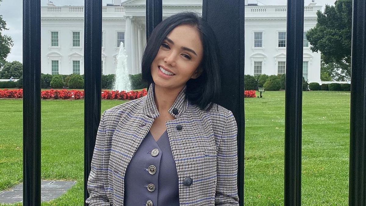 Cantik dan Awet Muda, Ini 6 Potret Yuni Shara Saat Pose di Depan White ...