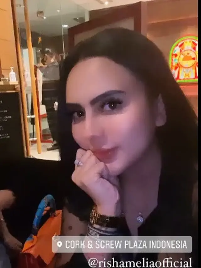 6 Potret Terbaru Model Anggita Sari yang Kini Lepas Hijab - Hot ...