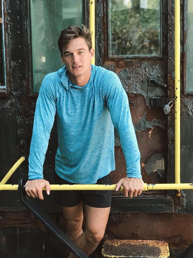 Tyler Cameron, Bintang Acara Pencarian Jodoh yang Jadi Gandengan Baru ...