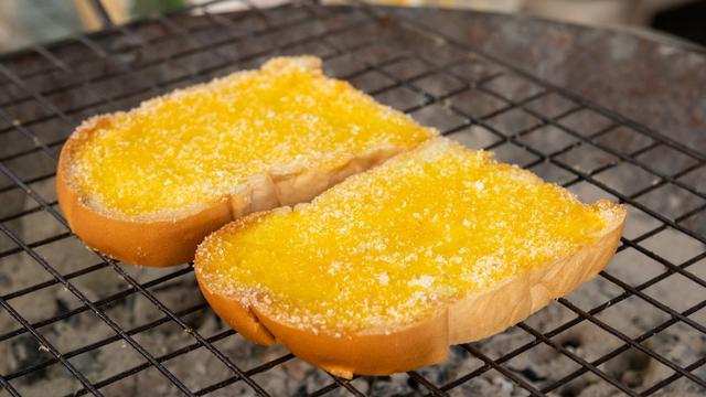 Resep Roti Bakar Mentega Gula - Food Fimela.com