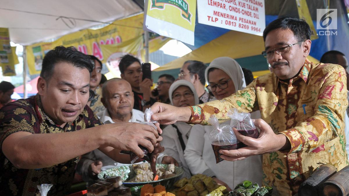 Djarot Tinjau dan Jajan Takjil di Benhil - Foto Liputan6.com