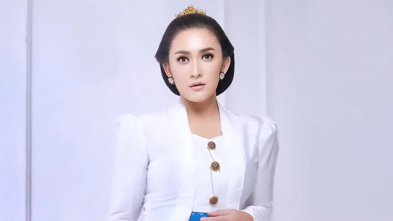 7 Model Kebaya Jawa Modern Ala Nafa Urbach, Elegan Dipakai untuk Hadiri ...