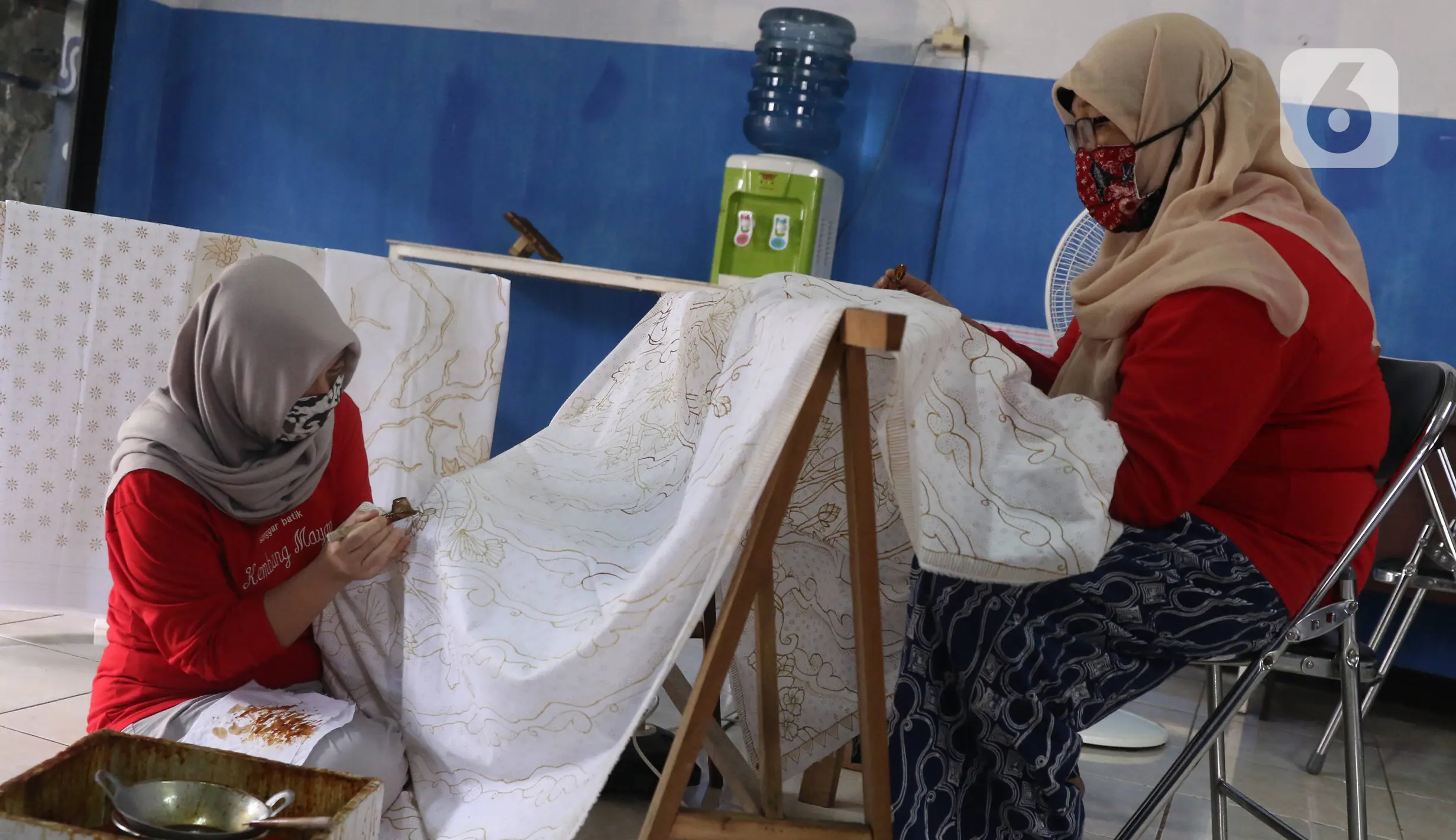 FOTO: Mengintip Proses Pembuatan Batik Tulis Bermotif Khas Tangerang ...
