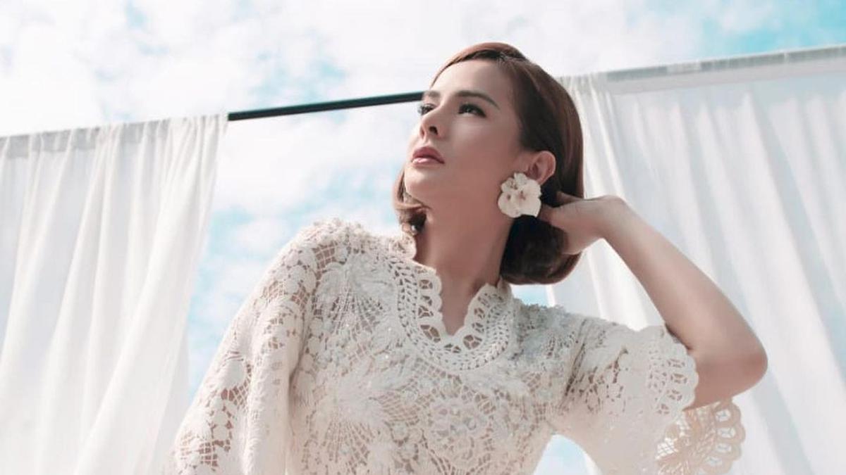 6 Potret Hangatnya Kebersamaan Astrid Tiar dan Keluarga Tercinta ...