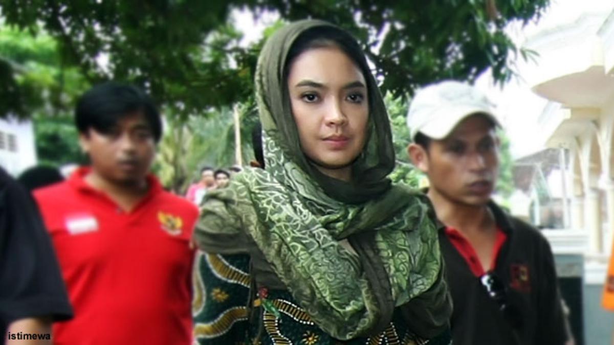 4 Kali Gagal, Akhirnya Besok Inggrid Kansil Umrah Bareng Keluarga ...