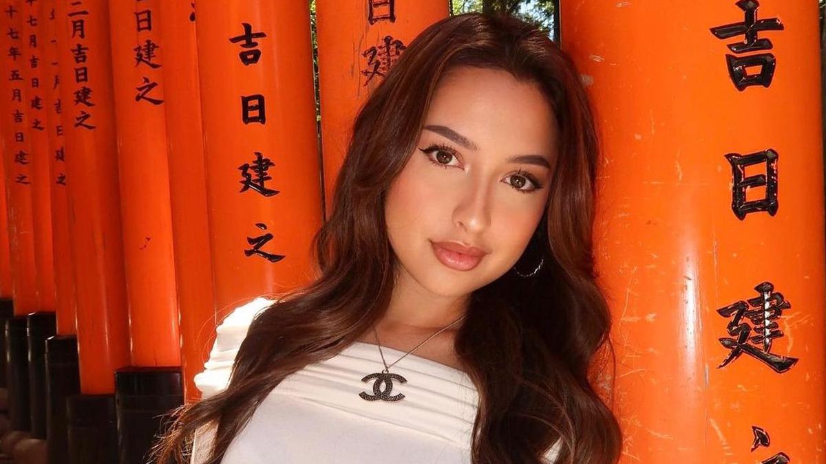 Kisah Jennifer Coppen Bersiap Umrah, Tampil Cantik dalam Balutan Hijab