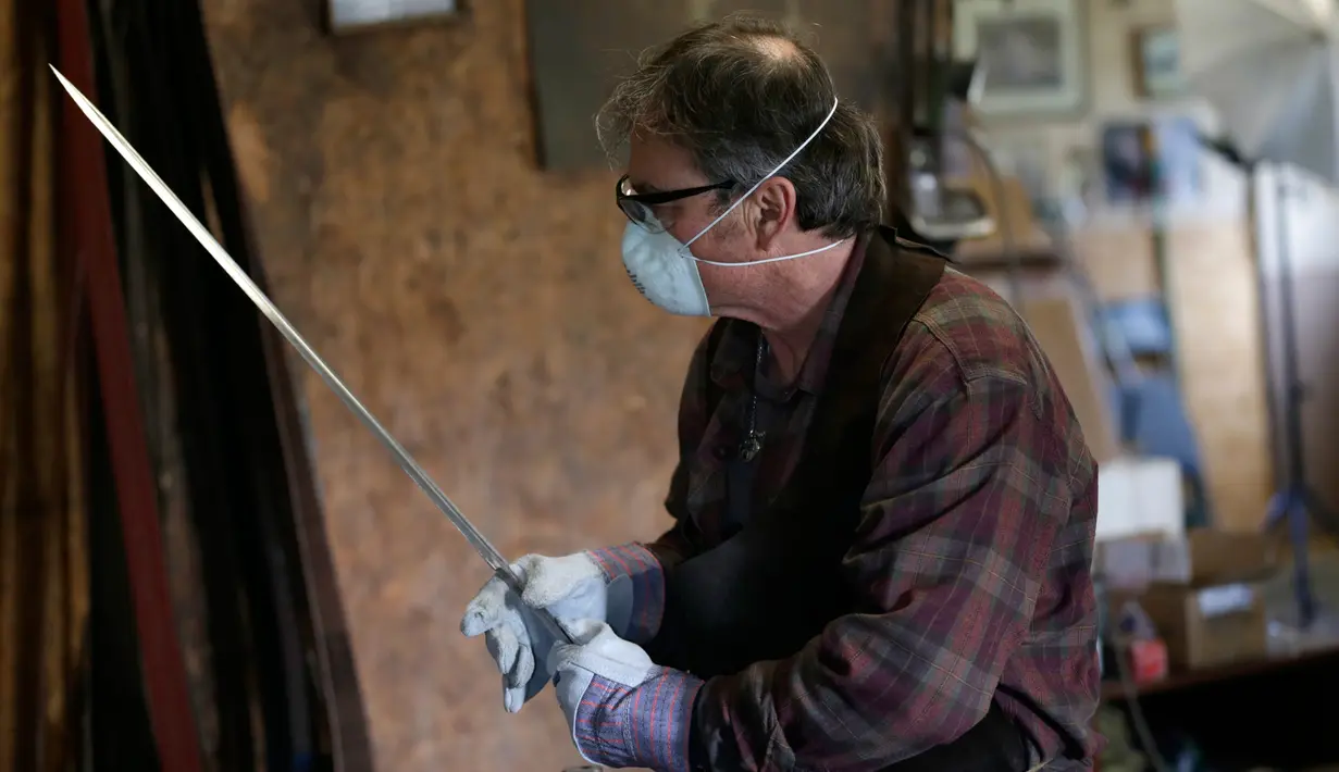 Mengenal John Lundemo, Pembuat Pedang Asal AS - Foto Liputan6.com