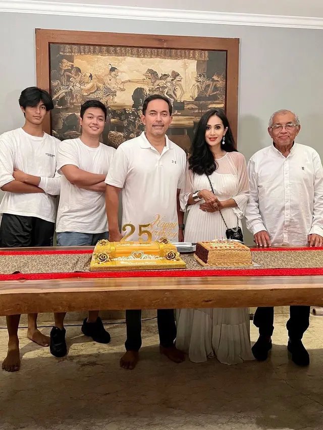 6 Potret Kebersamaan Diah Permatasari Bersama Keluarga yang Tampil ...