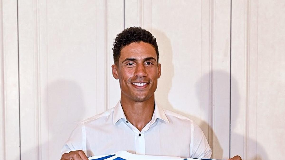 Debut Horor Raphael Varane bersama Como 1907: Main Bareng Duo Eks ...