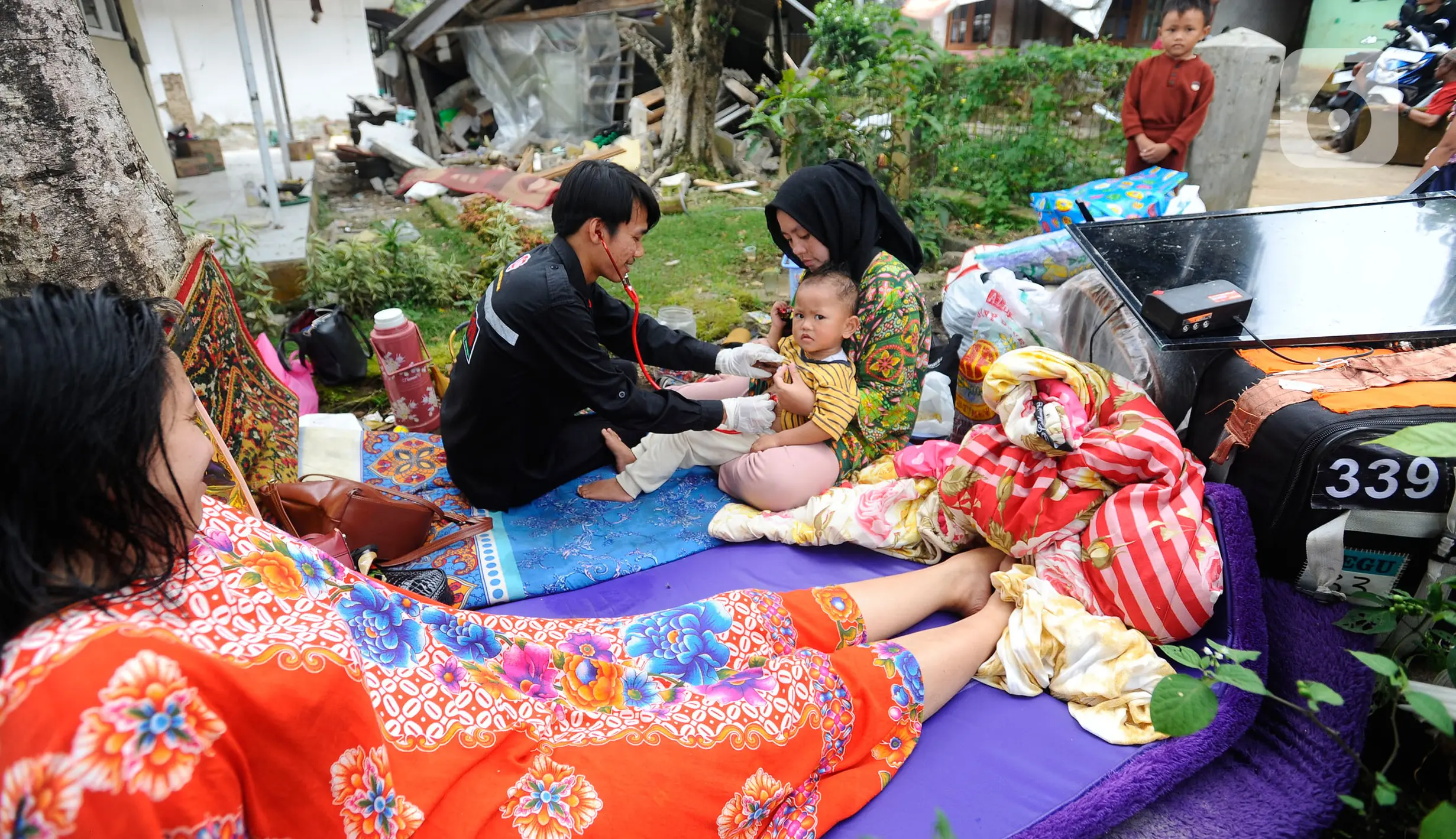 Pemeriksaan Kesehatan Pengungsi Gempa Cianjur - Foto Liputan6.com